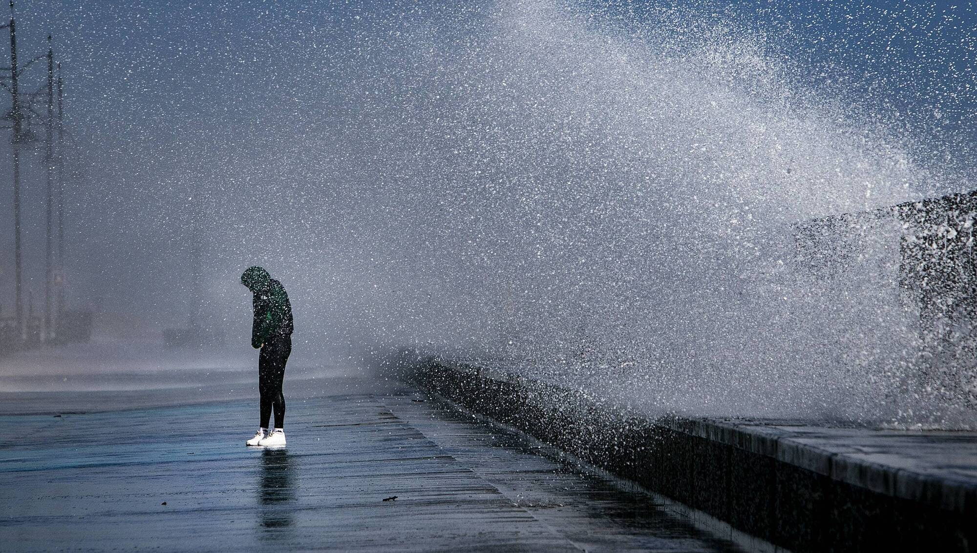 130km/h winds forecast as Status Red Wind warning issued for Waterford ...