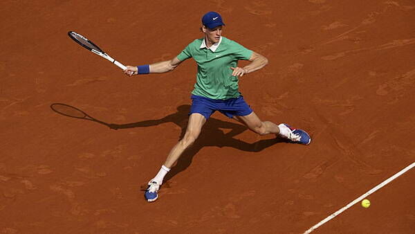 Jannik Sinner beats Carlos Alcaraz on clay to reclaim world number one ...